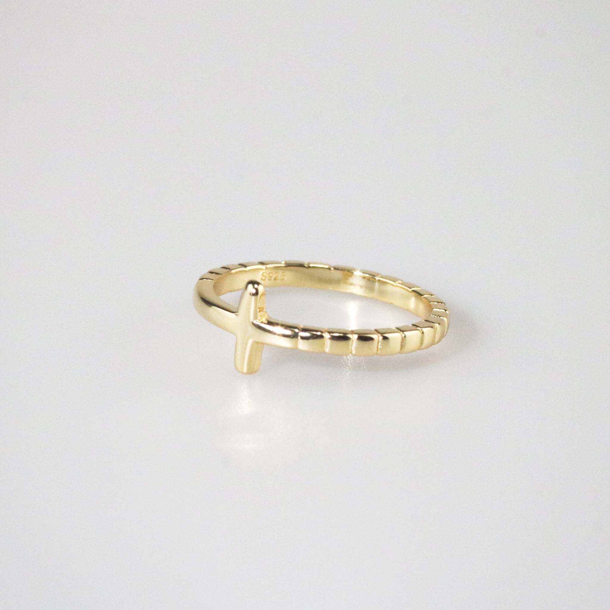 Cara Cross Ring