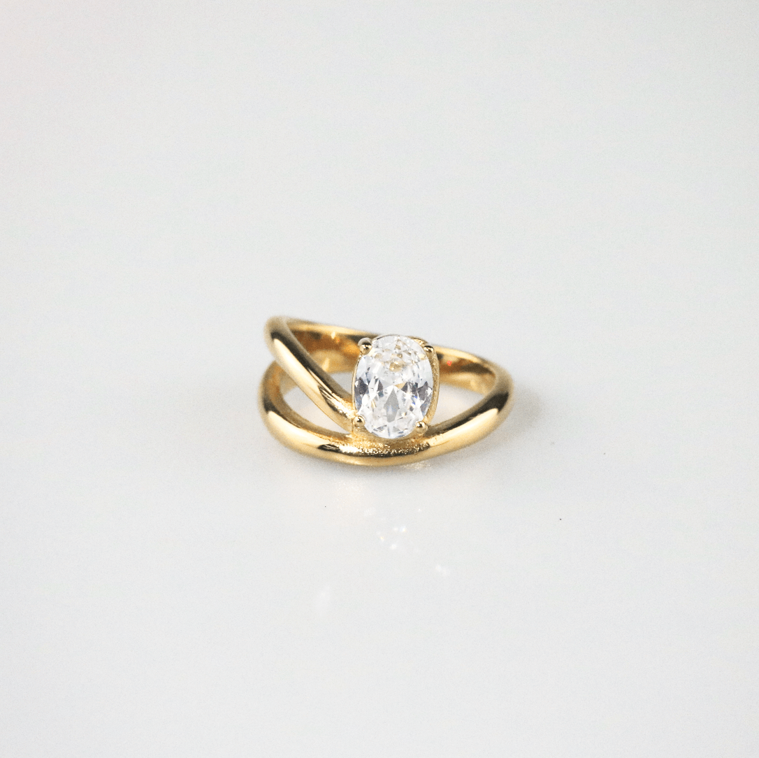 Solitaire Unite Curve Ring